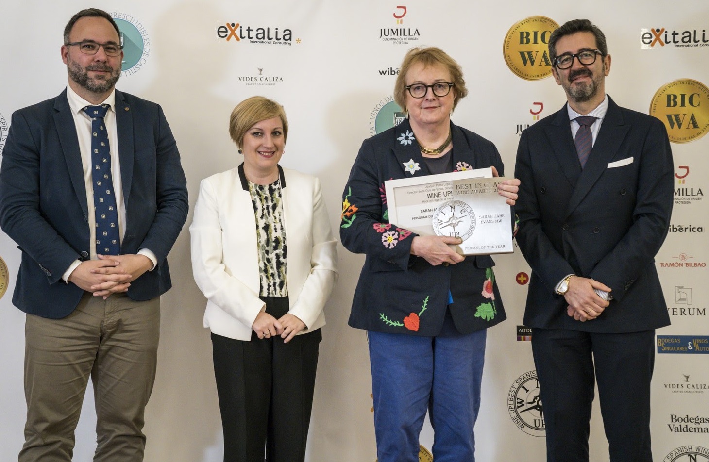 ¡VINO ARRIBA! PREMIA A LOS MEJORES VINOS DEL AÑO Y HOMENAJEA A SARAH ...