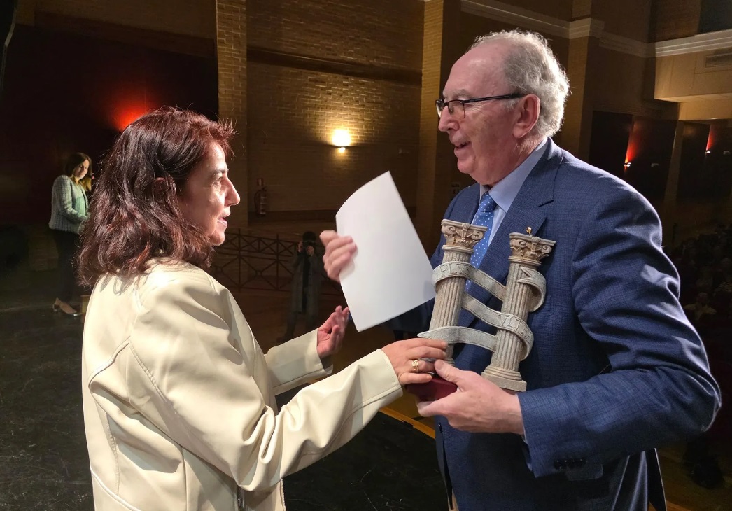 EL MAESTRO CUSTODIO LÓPEZ ZAMARRA RECIBE EL PREMIO NACIONAL ISABEL DE ...